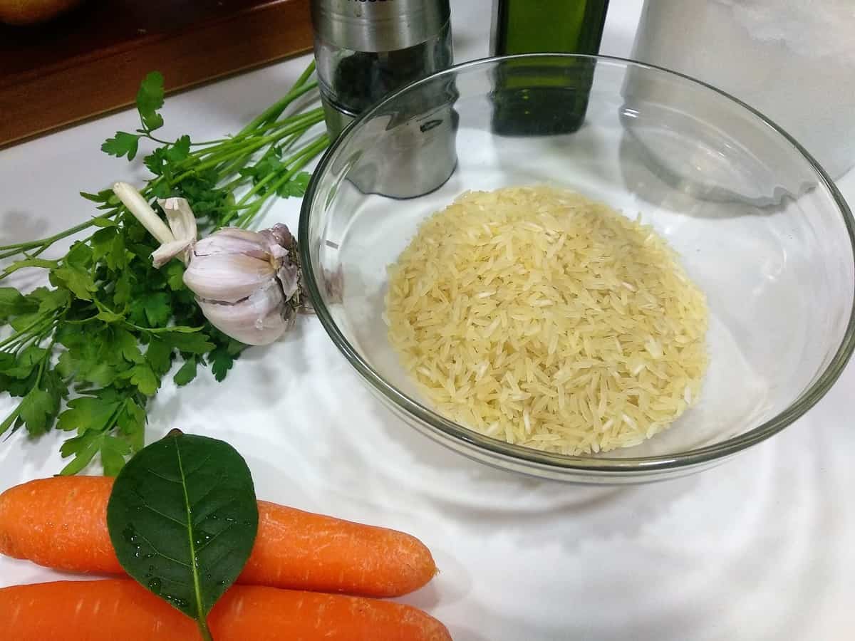 Cocer arroz blanco y conseguir la guarnición perfecta - Pan y Cebolla